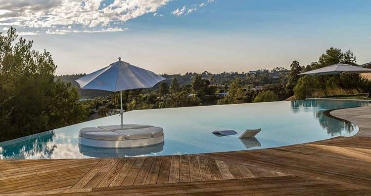 Pool Gutter or Skimmers?